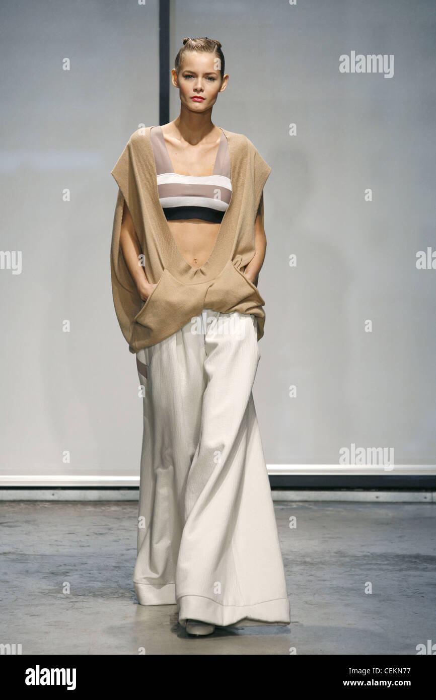 VPL by Victoria Bartlett New York Ready to Wear Autumn Winter Plunge ...