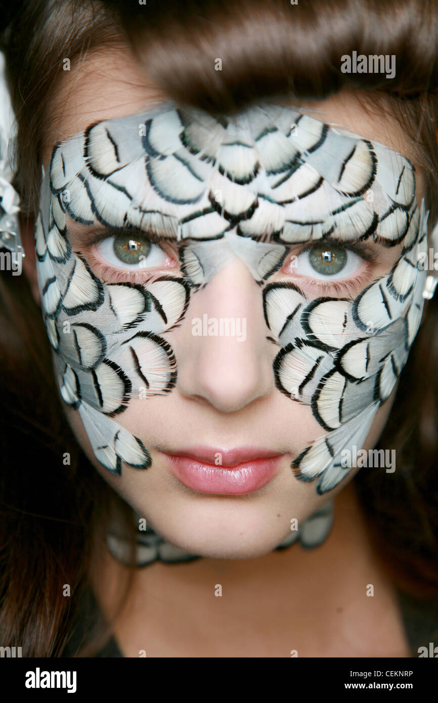 Alexander McQueen Paris Backstage Spring Summer Model brunette hair ...