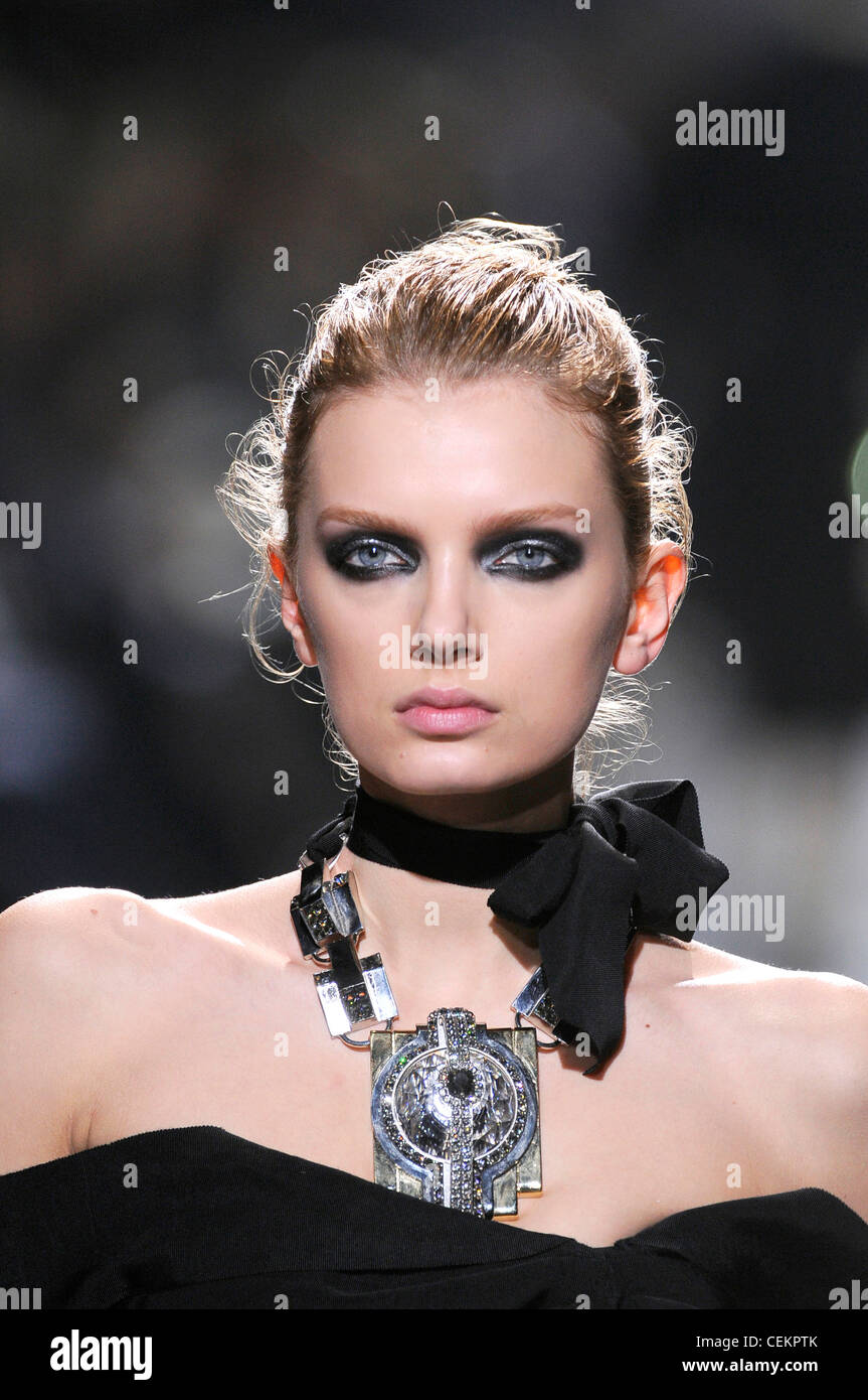 Lavin Paris Ready to Wear Autumn Winter Model wearing a black strapless ...