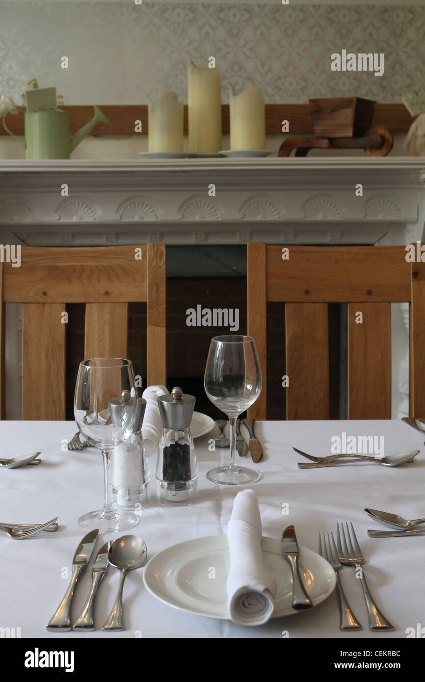 Table setting hi-res stock photography and images - Alamy