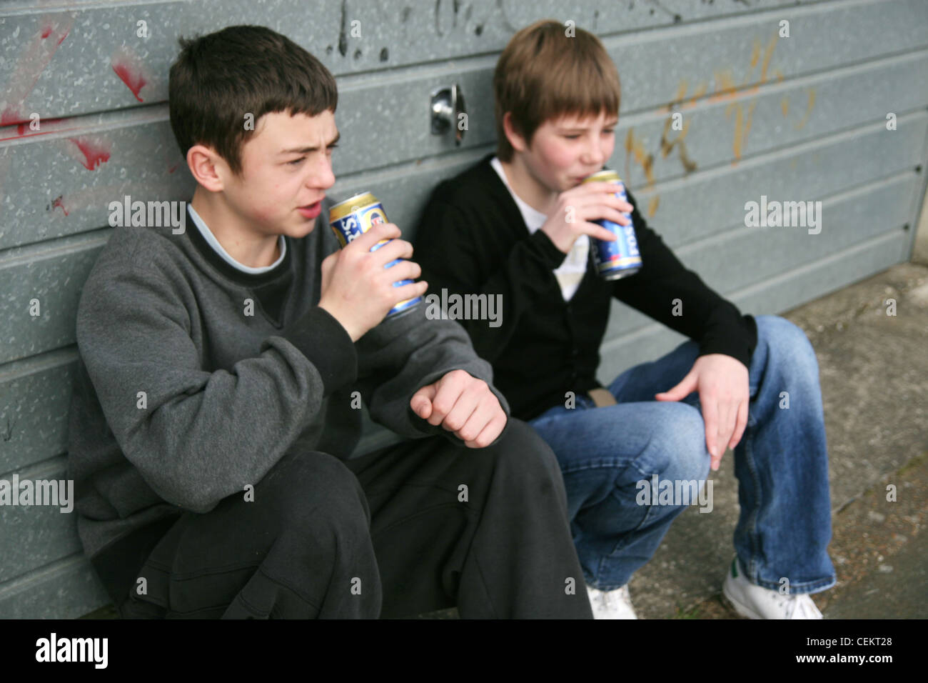 Two male children drinking cans of beer Stock Photo - Alamy