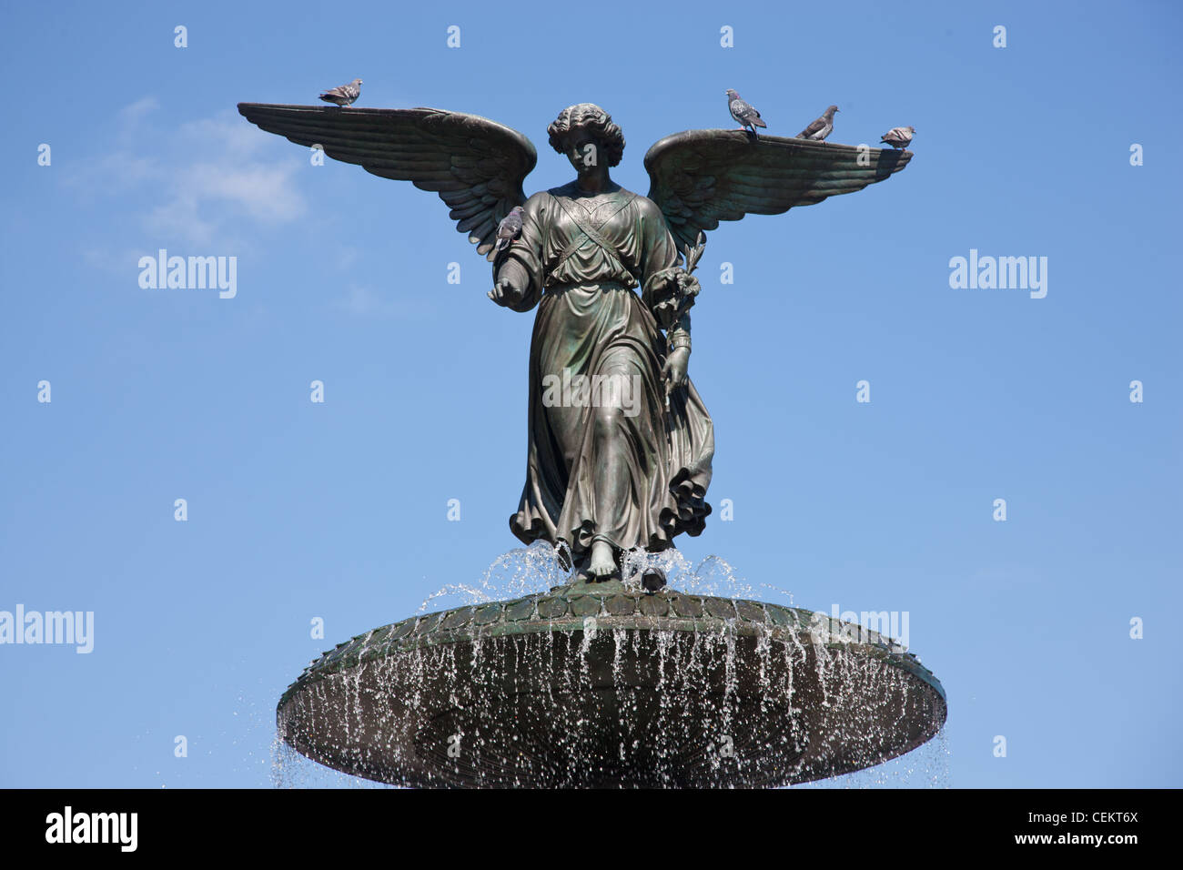 USA, New York, Central Park, Statue, Angel of the Waters, in Bethesda ...