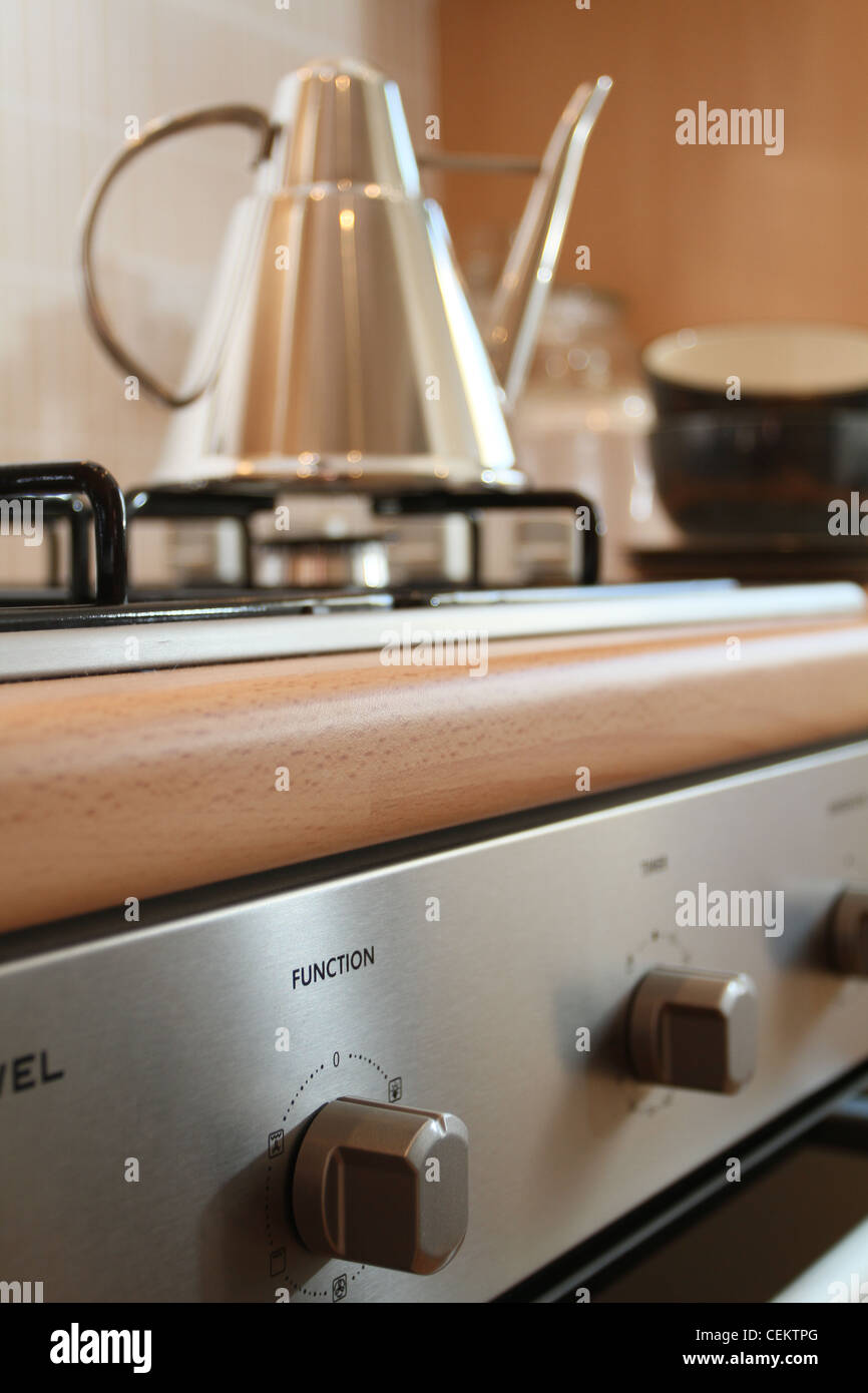 Gas cooker kettle hi-res stock photography and images - Alamy