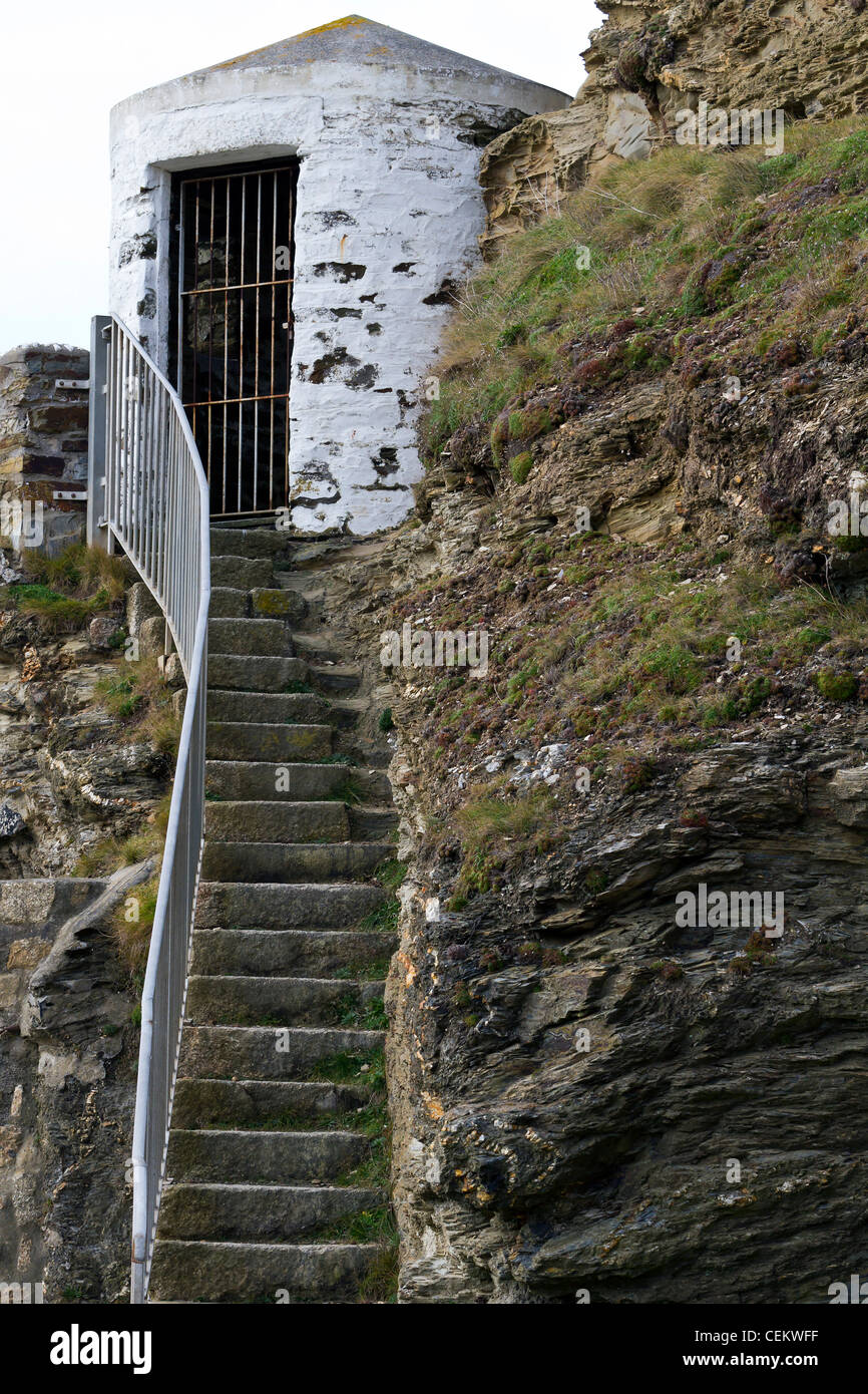 Round white building hi-res stock photography and images - Alamy