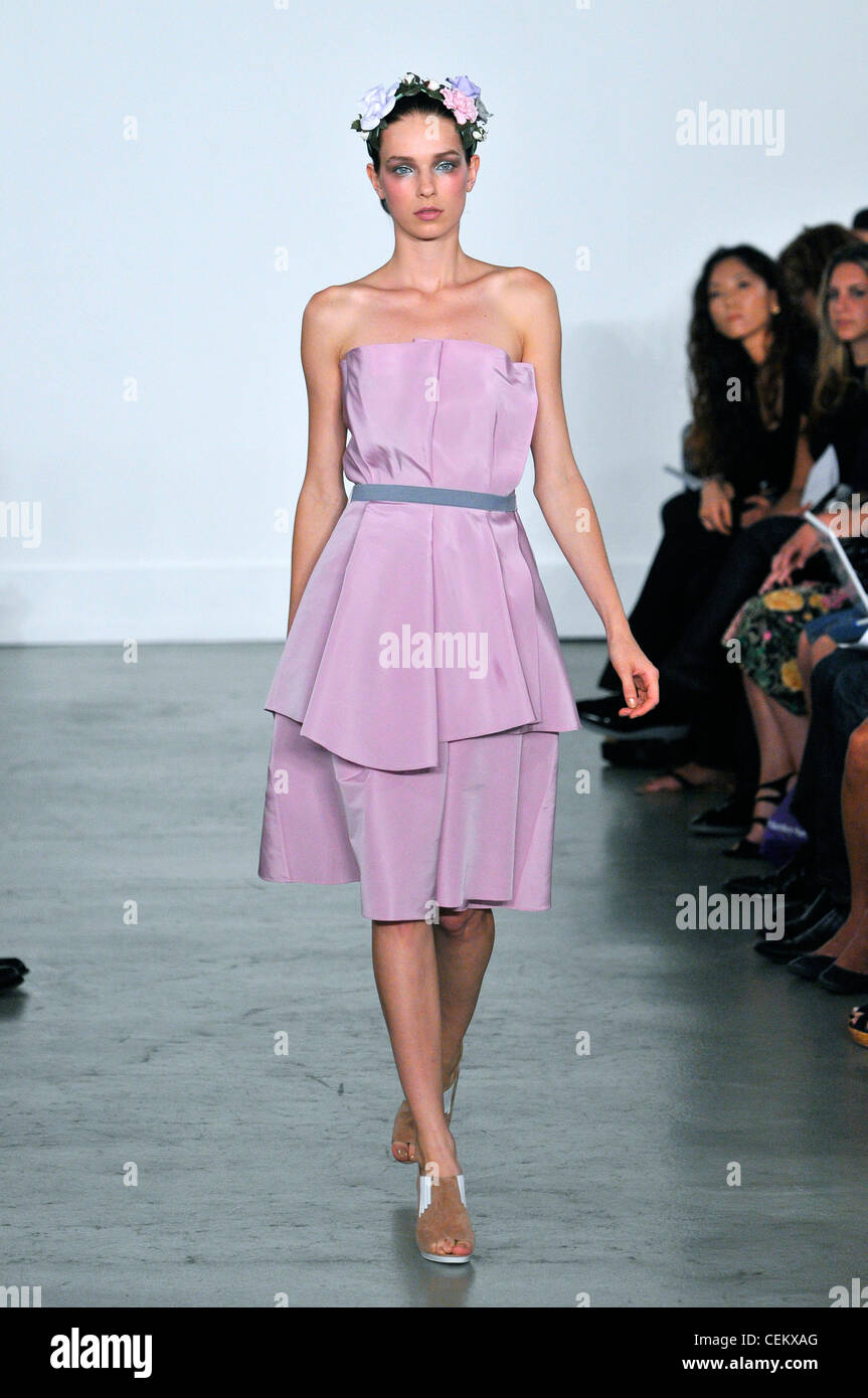 Behnaz Sarafpour New York Ready to Wear Spring Summer Model wearing a ...
