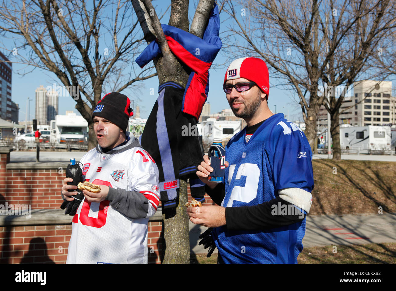 Tailgating football fans hi-res stock photography and images - Alamy