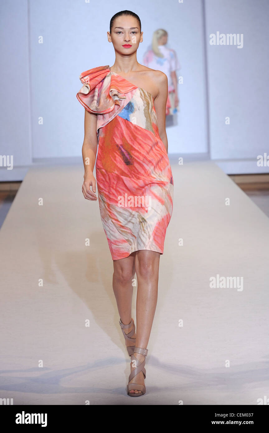 Nicole Farhi London Ready to WearSpringSummer 2012 Stock Photo - Alamy