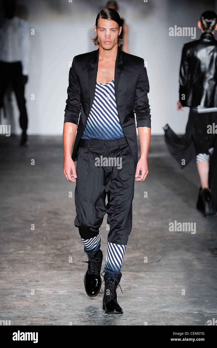 Unconditional catwalk show hi-res stock photography and images - Alamy