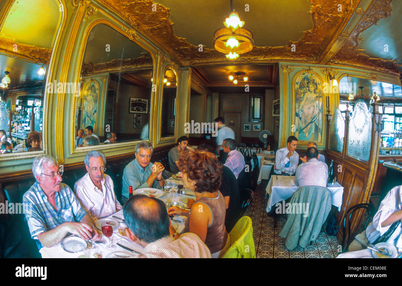 Crowd lights design tables hi-res stock photography and images - Alamy