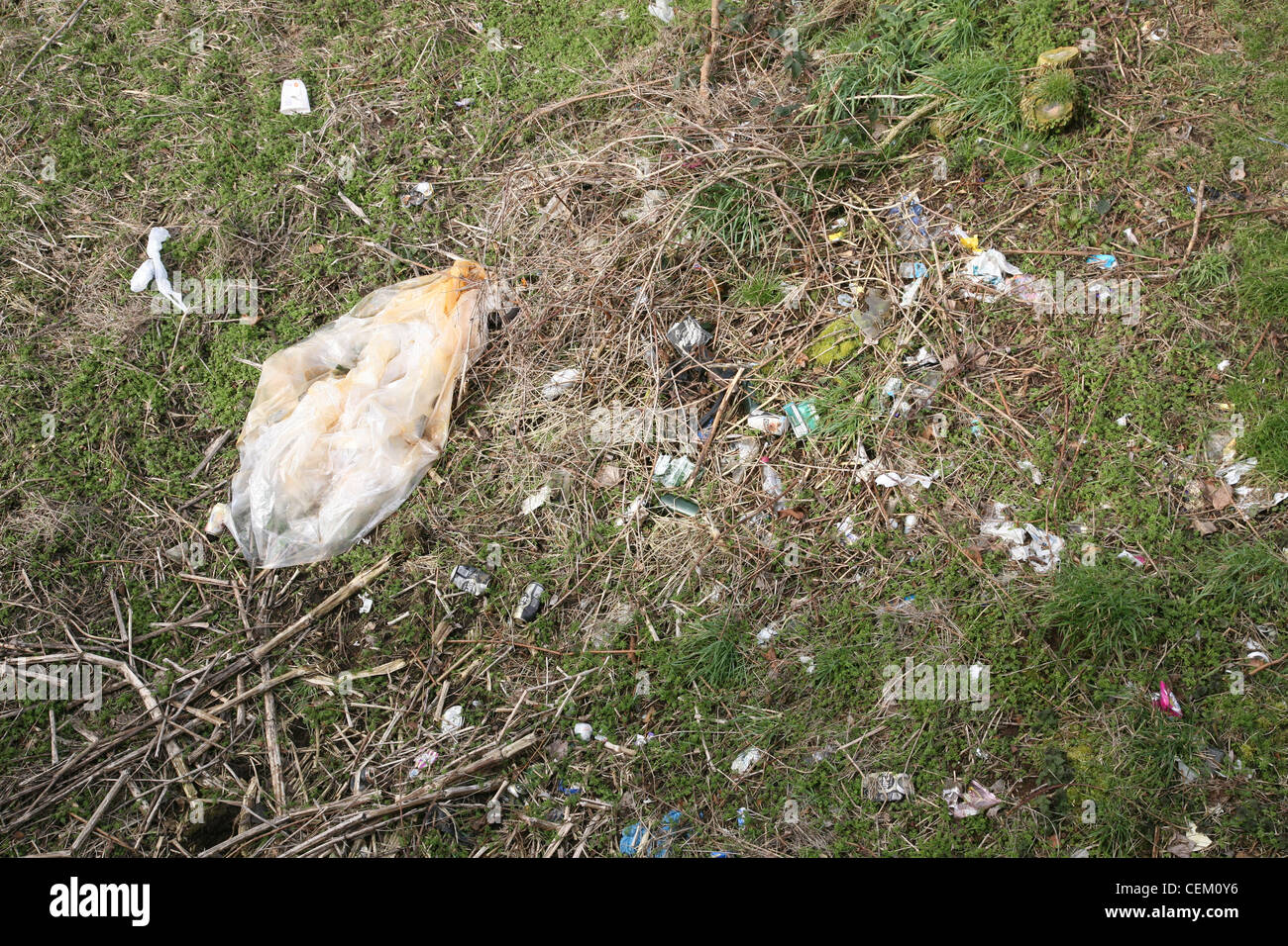 Rubbish in a field hi-res stock photography and images - Alamy