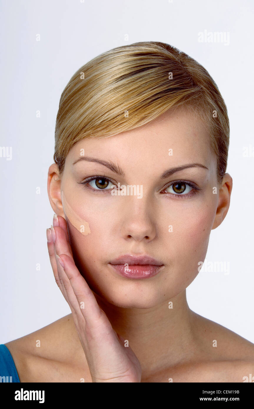 Step by step make up Female with blonde hair with smudged line of ...