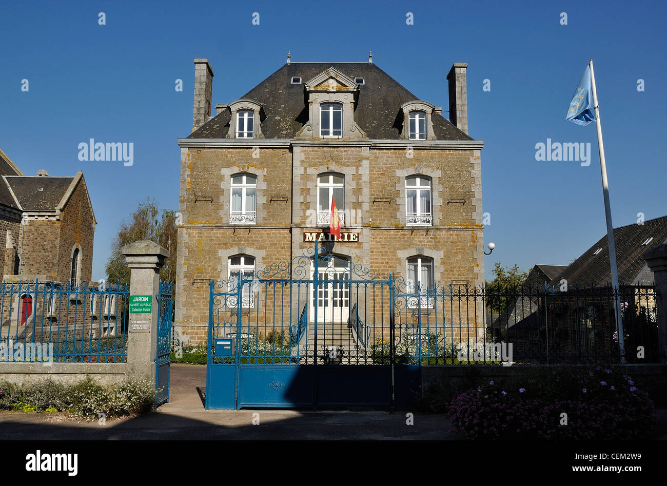 Village town hall hi-res stock photography and images - Alamy
