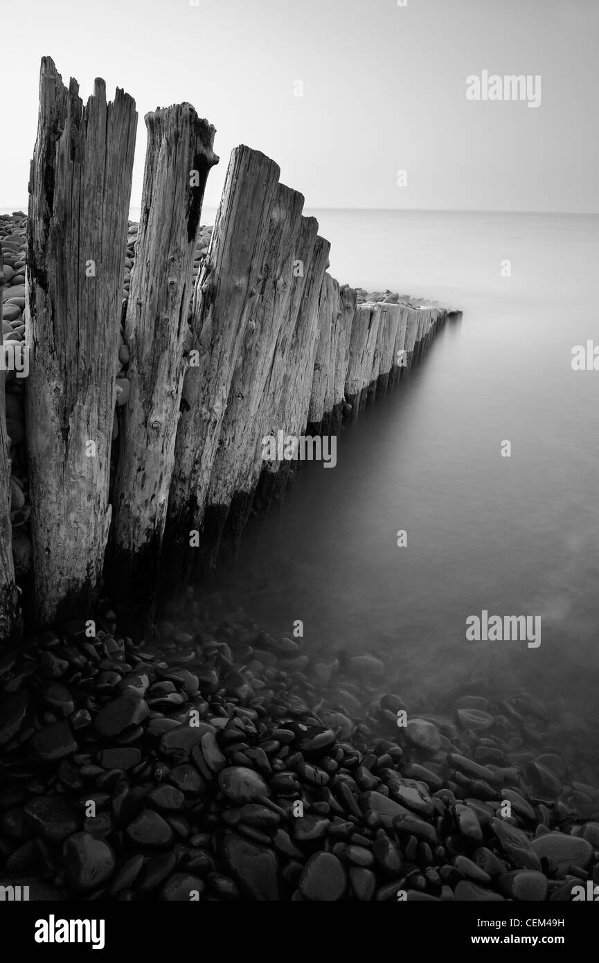 Old beach groynes hi-res stock photography and images - Alamy