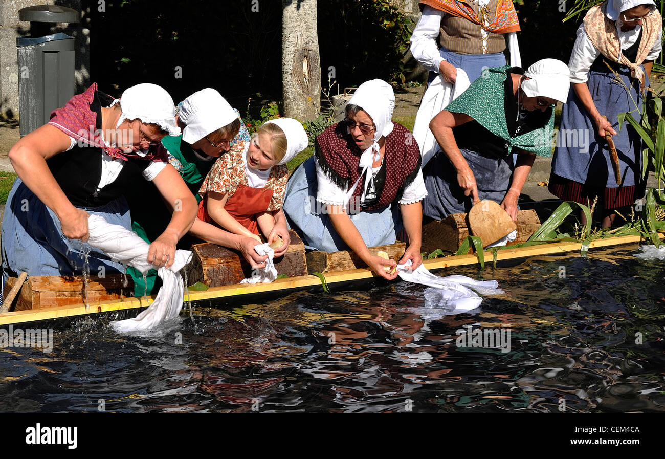 Reconstitution of a scene from laundry to the old (Caligny, 0rne ...