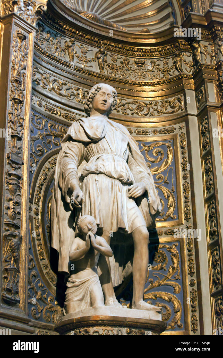 Siena cathedral statue hi-res stock photography and images - Alamy