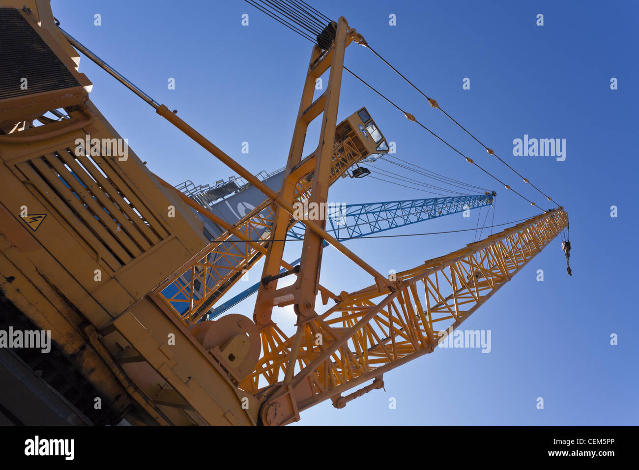Crane mast hi-res stock photography and images - Alamy