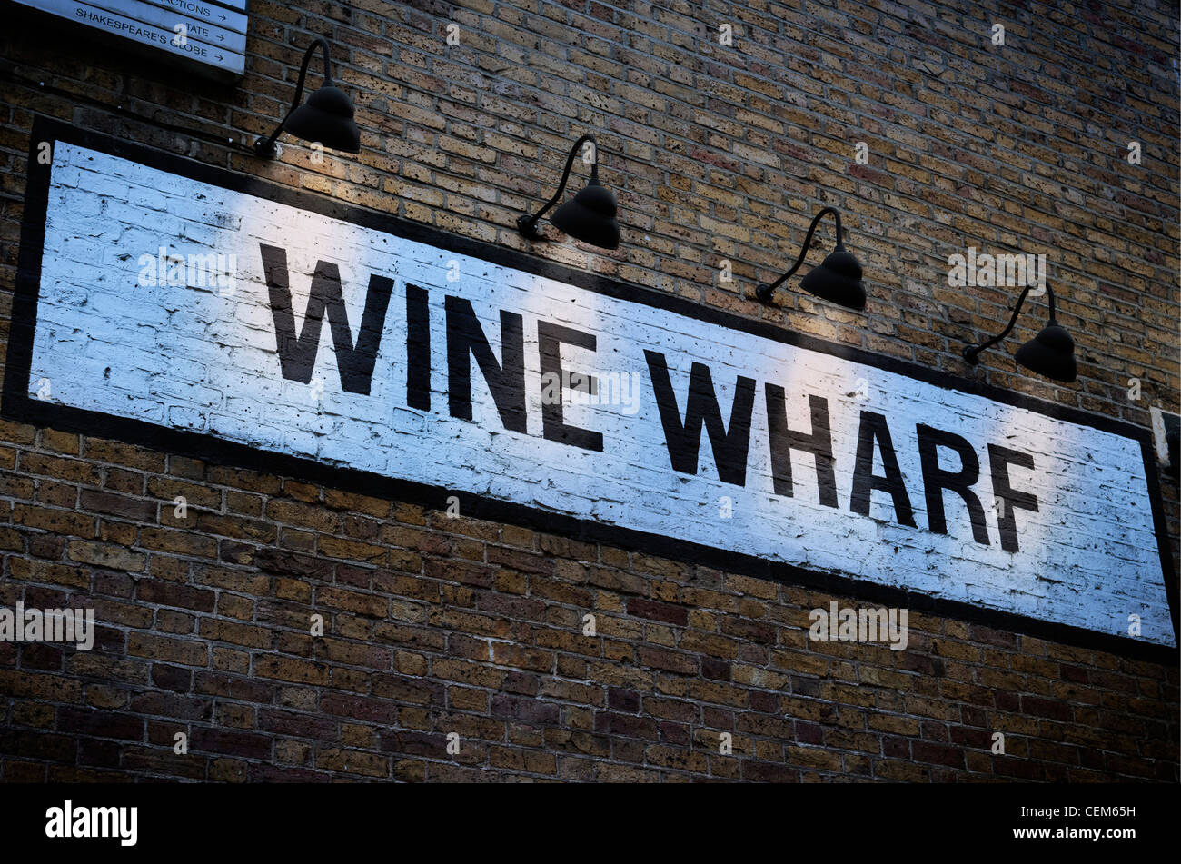 Painted brick signage hi-res stock photography and images - Alamy