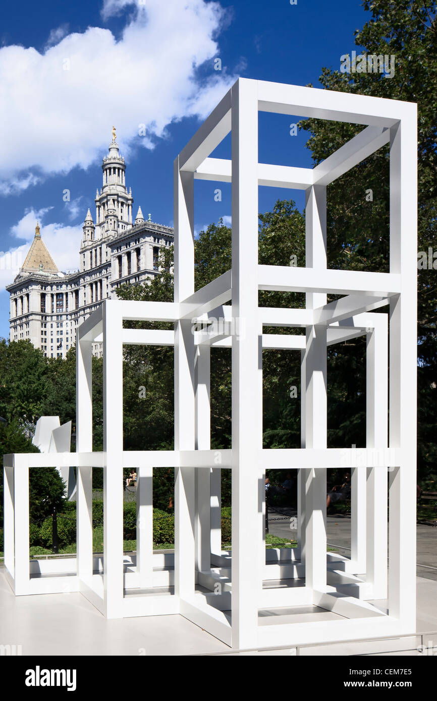 Cube sculpture hi-res stock photography and images - Alamy