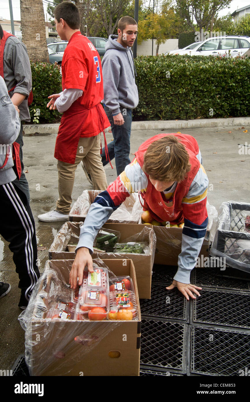 Teen boy volunteers hi-res stock photography and images - Alamy