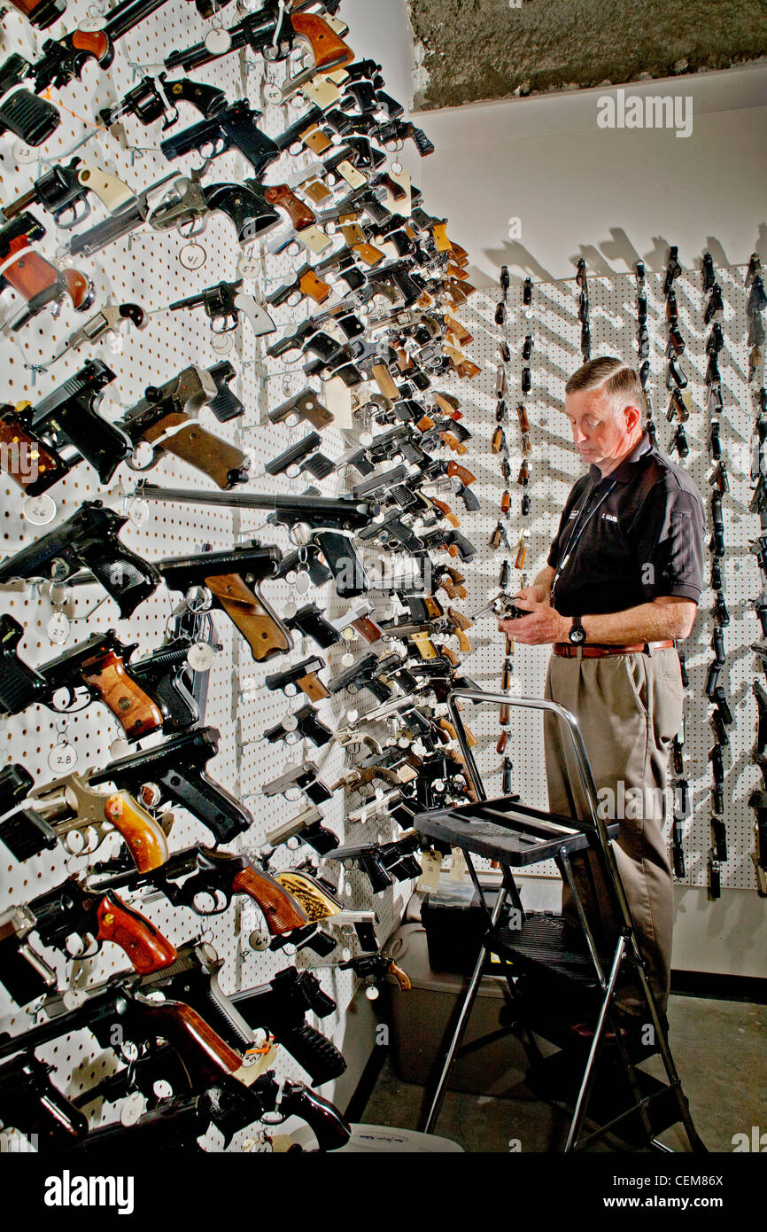 Police forensics hi-res stock photography and images - Alamy