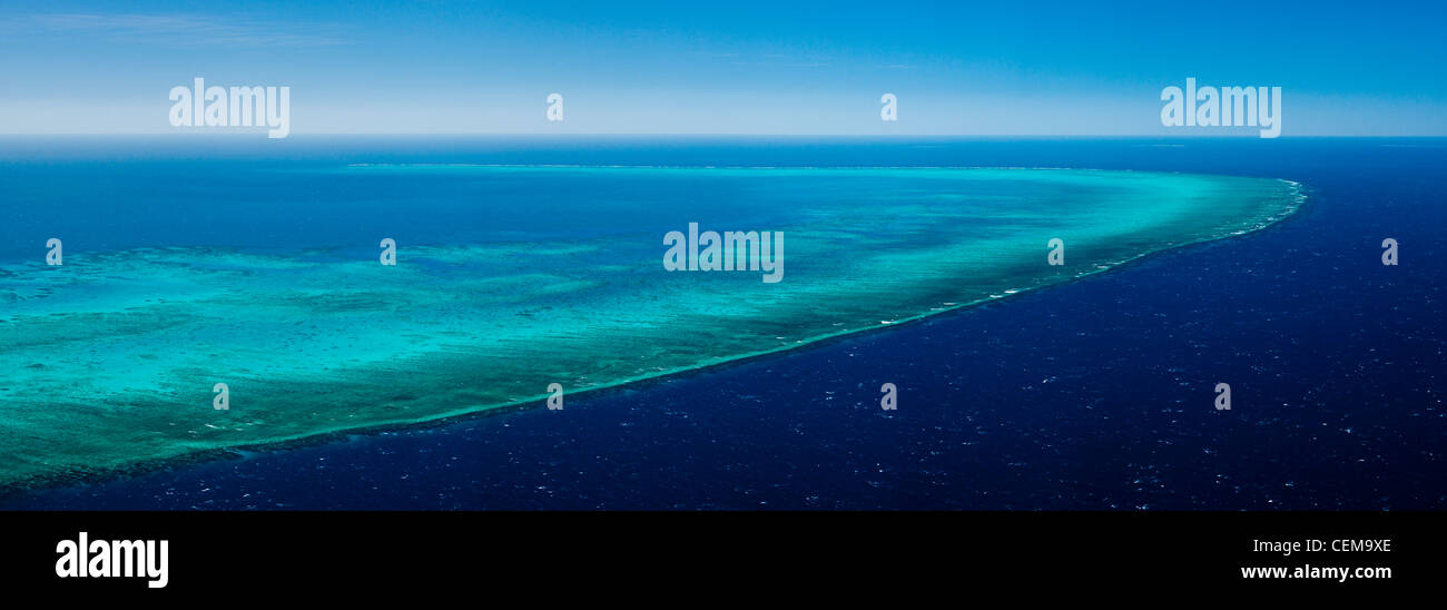 Aerial view of Arlington Reef, near Cairns. Great Barrier Reef Marine ...
