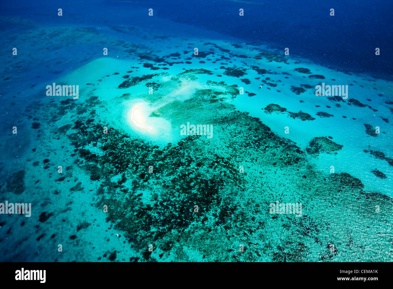 Aerial view of Vlassof Cay, near Cairns. Great Barrier Reef Marine Park ...
