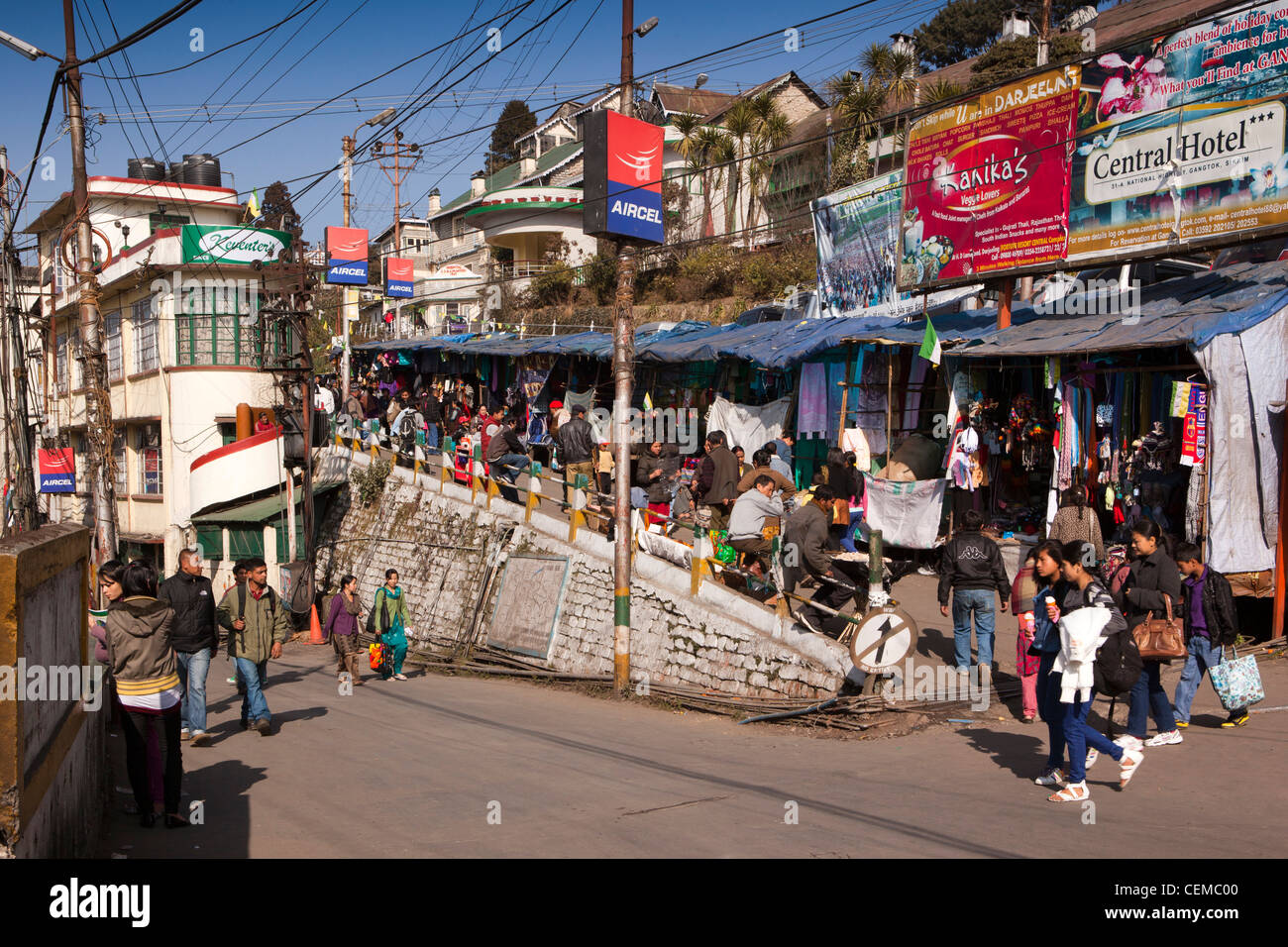 Road past hillside town hi-res stock photography and images - Alamy