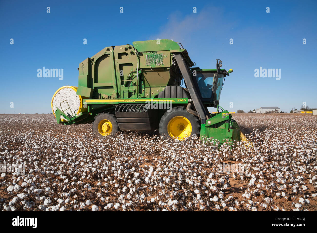 Agriculture - A John Deere 6-row on board module building cotton picker ...