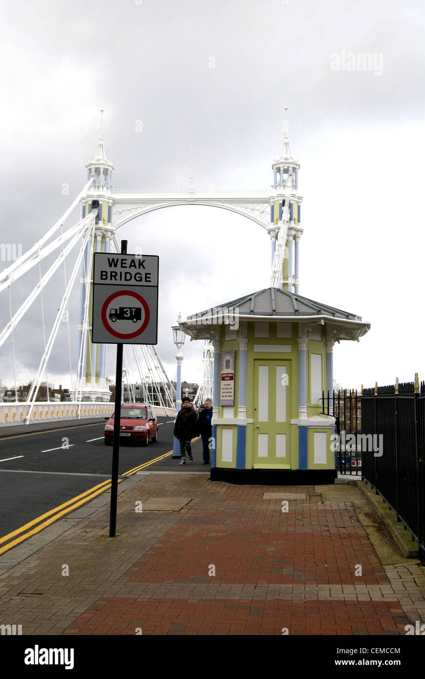 Bridge check hi-res stock photography and images - Alamy