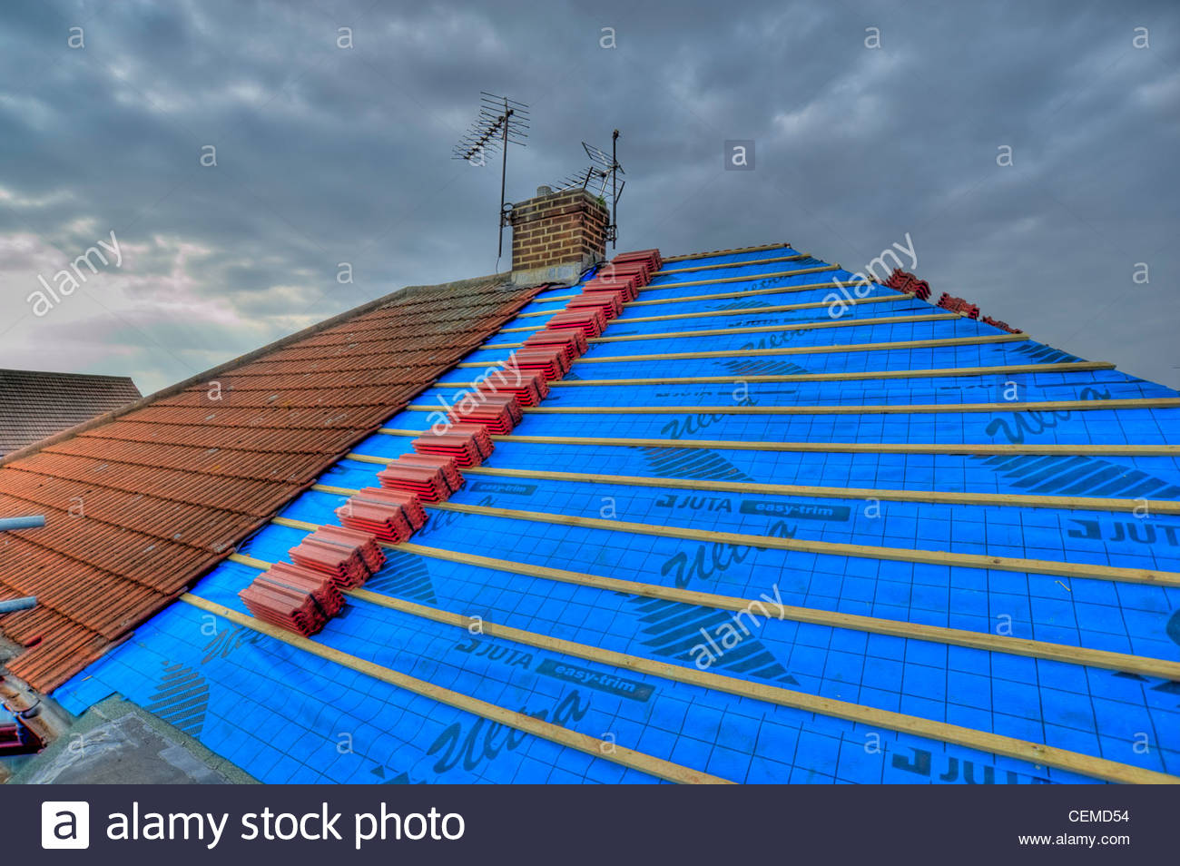 Roofing Ridge Tiles Stock Photos & Roofing Ridge Tiles Stock Images - Alamy