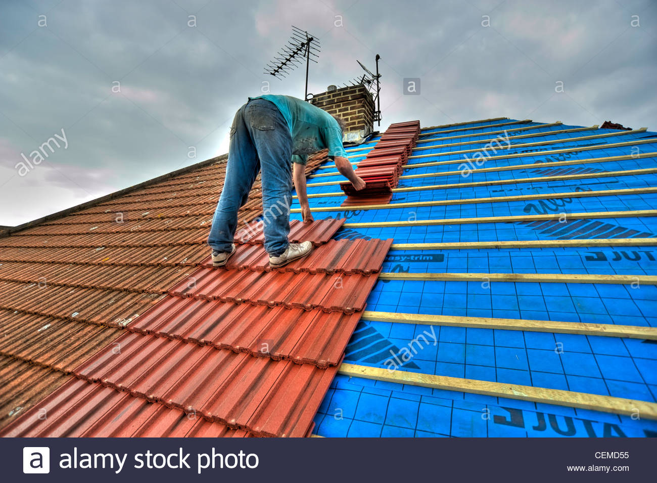 Roofing Ridge Tiles Stock Photos & Roofing Ridge Tiles Stock Images - Alamy