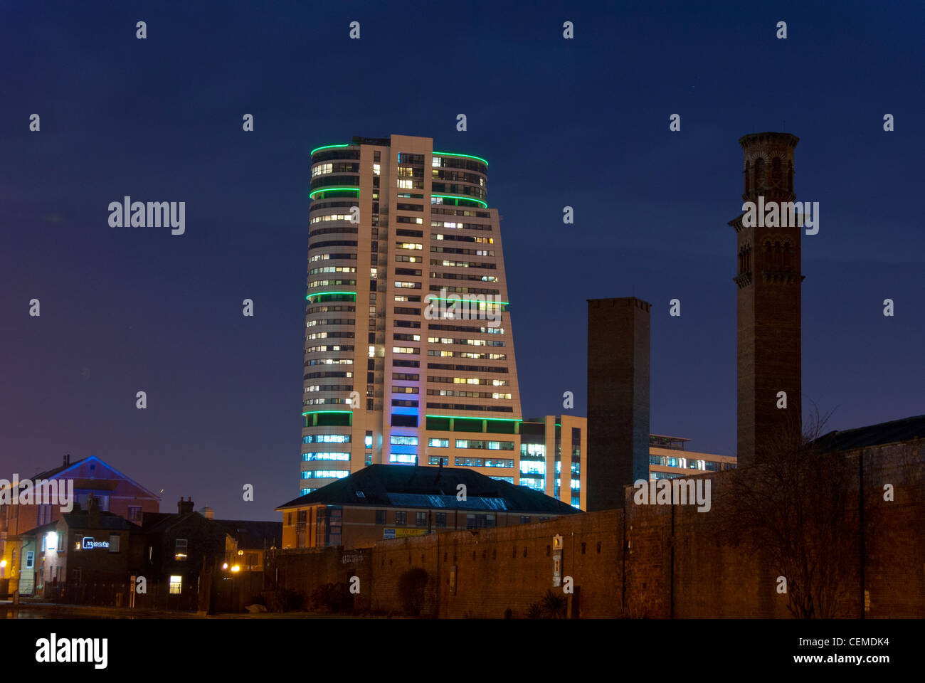 Tall building leeds hi-res stock photography and images - Alamy