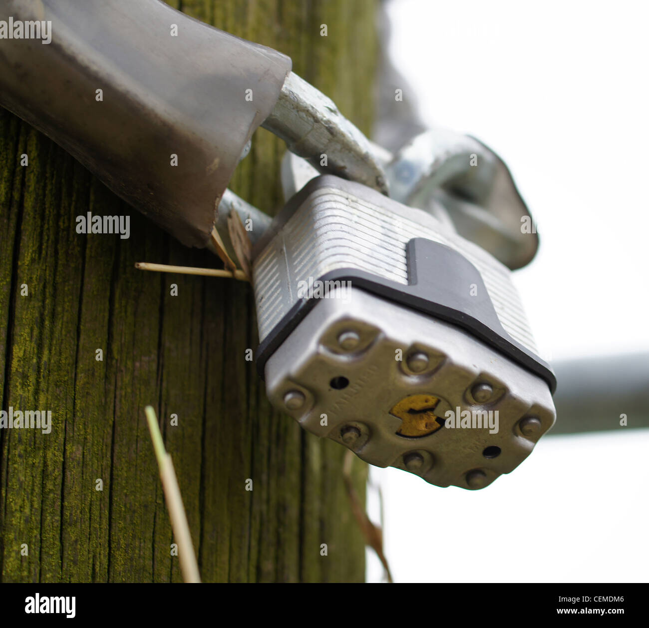 Wooden gate post metal gate hi-res stock photography and images - Alamy