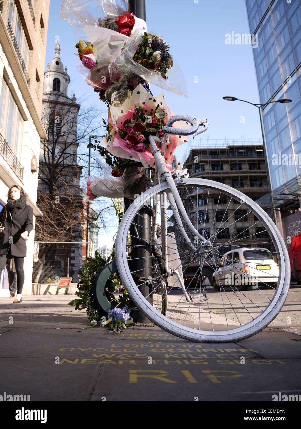 ghost bike ghost cycle ghostcyle ghostbike as tribute to cycle courier ...