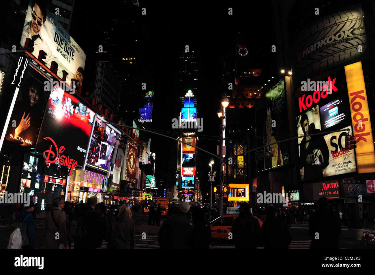 Several led screens one times square rising centre background view hi-res stock photography and ...