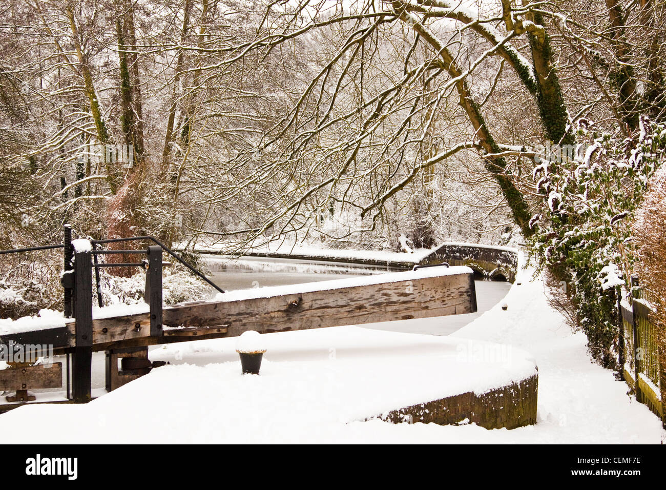 Canal winter snow lock hi-res stock photography and images - Alamy