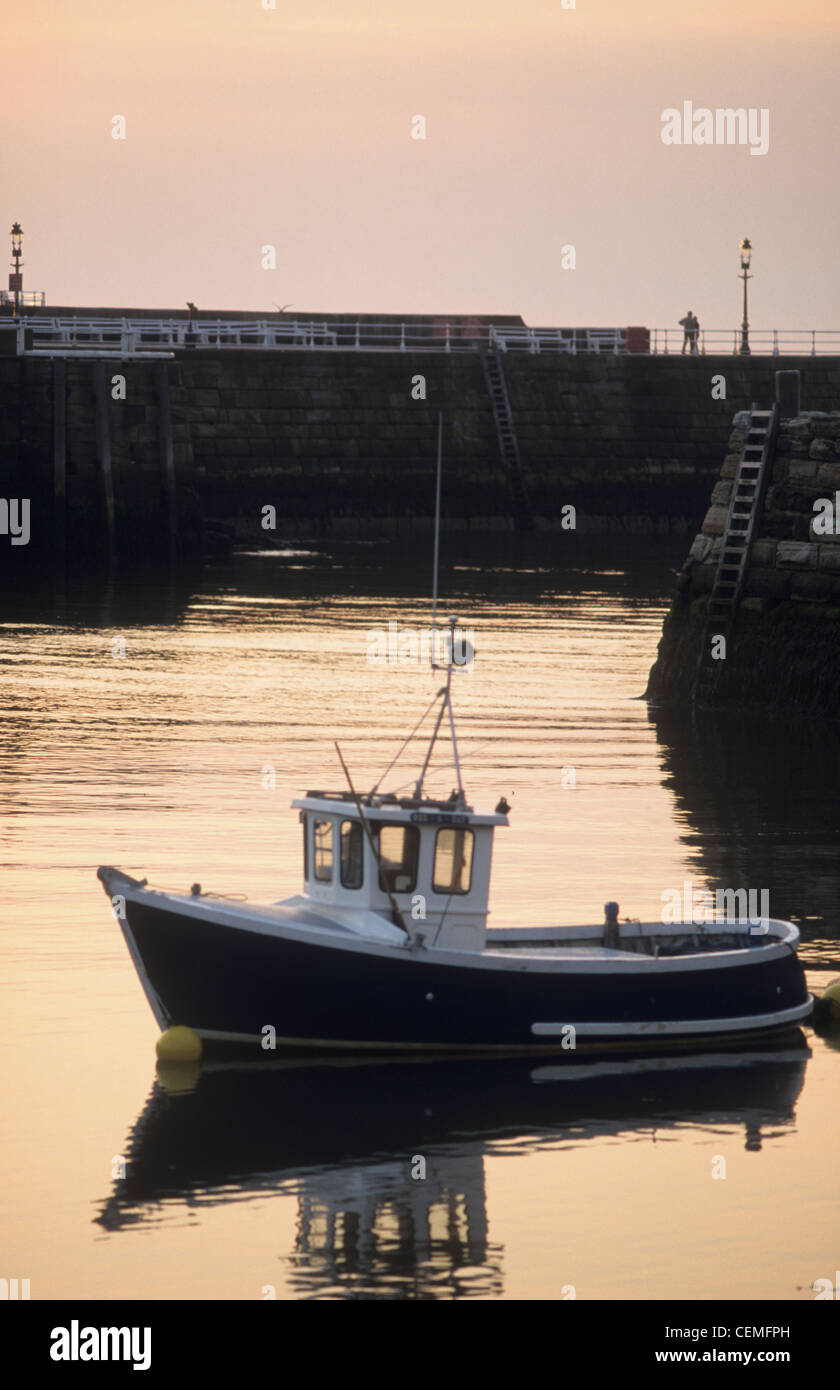 Whitby harbour fishing trawler hi-res stock photography and images - Alamy