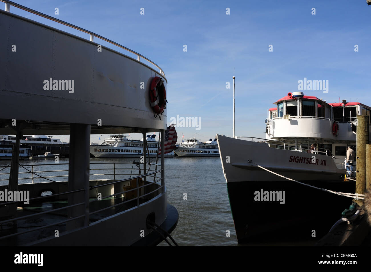 Circle line boat tour of hudson river hi-res stock photography and ...
