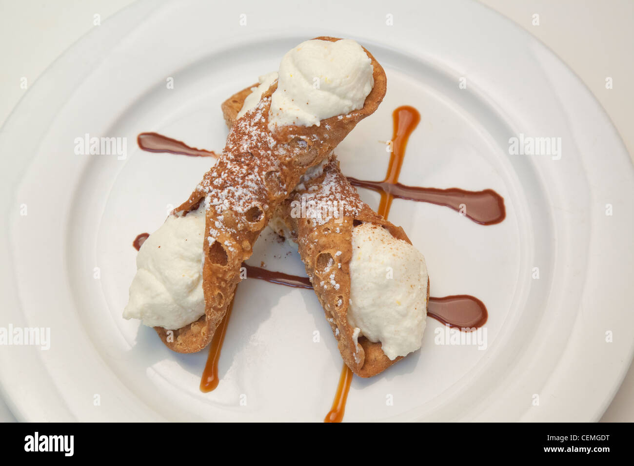 Cannoli usa hi-res stock photography and images - Alamy