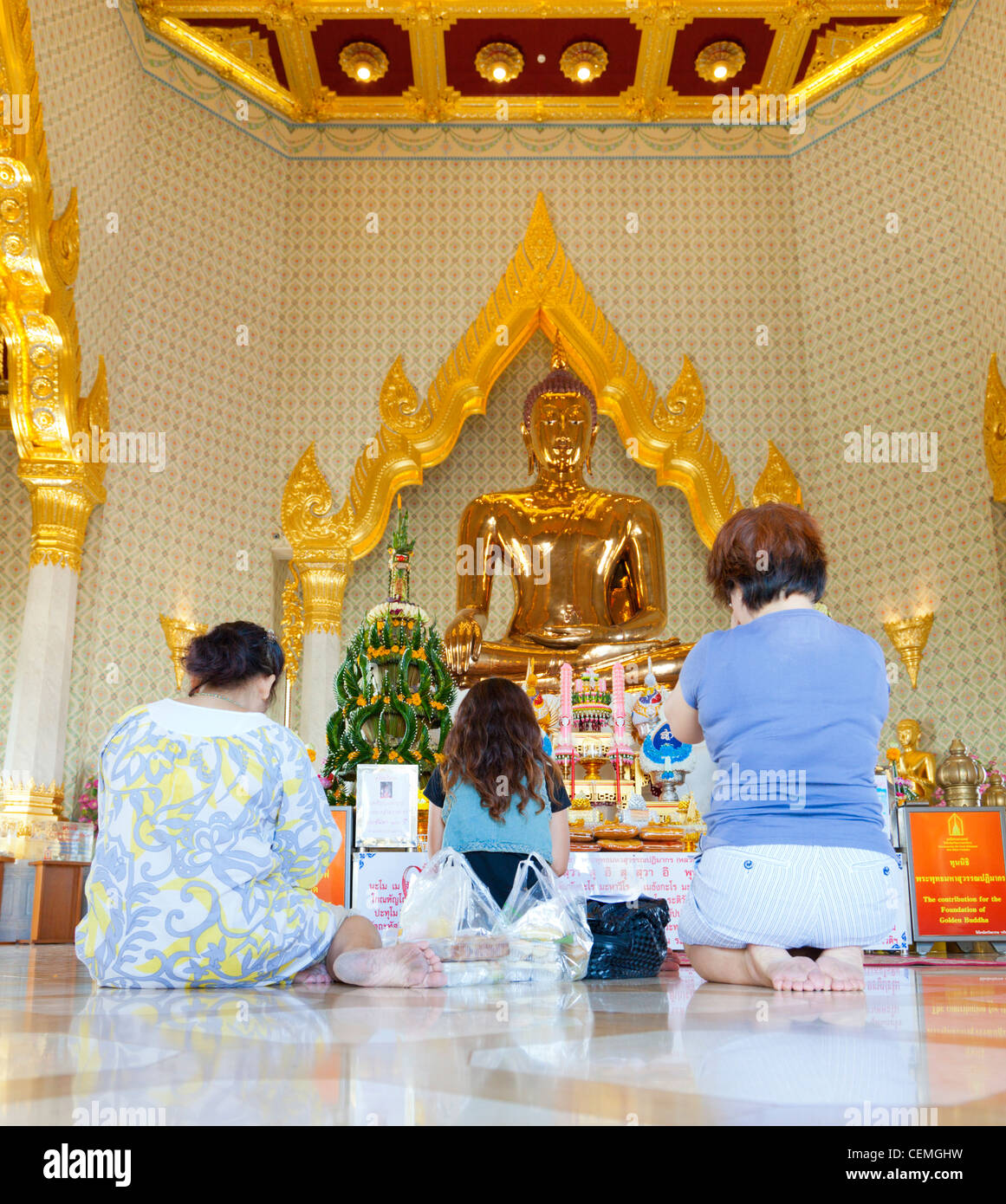 Golden buddha temple hi-res stock photography and images - Alamy