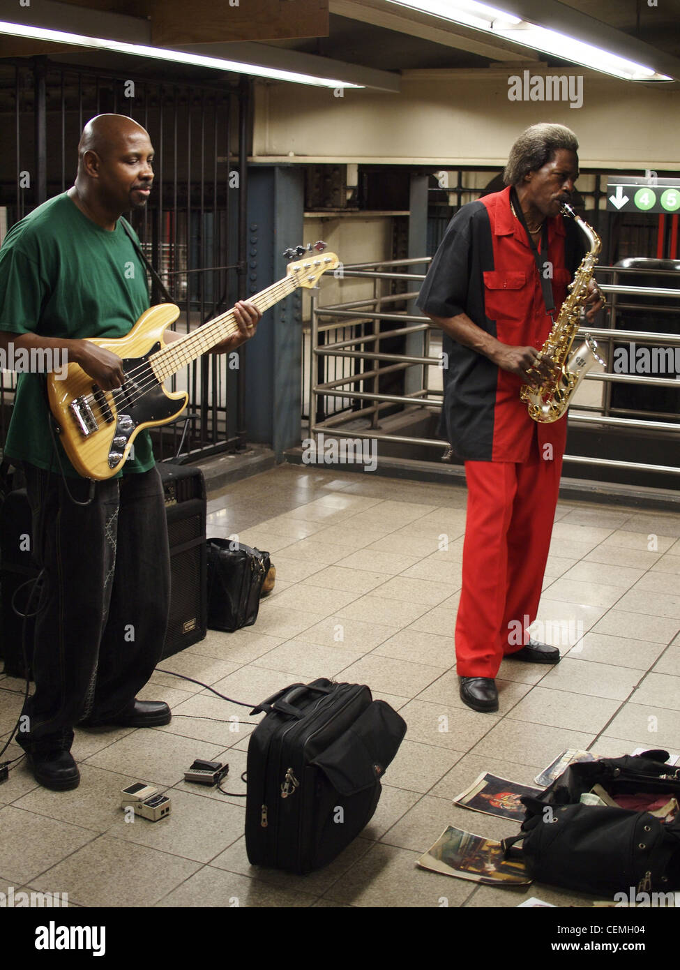 Subway musicians hi-res stock photography and images - Alamy