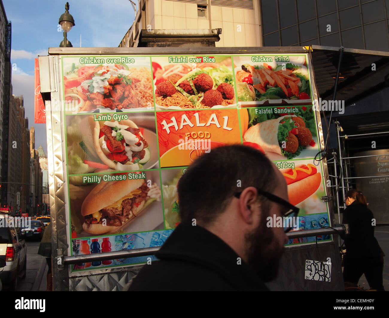 Muslim halal food cart, New York City Stock Photo - Alamy