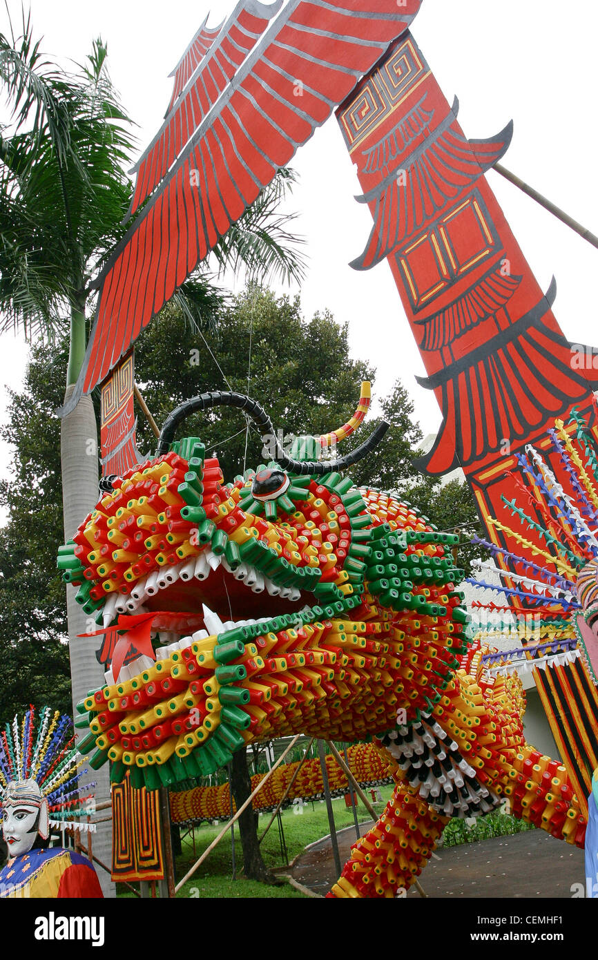 Dragon statue made by plastic cup garbage Stock Photo - Alamy