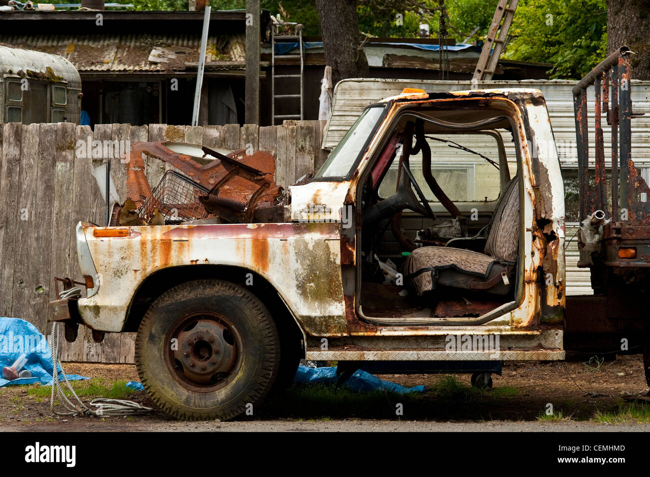 Junked vehicle hi-res stock photography and images - Alamy
