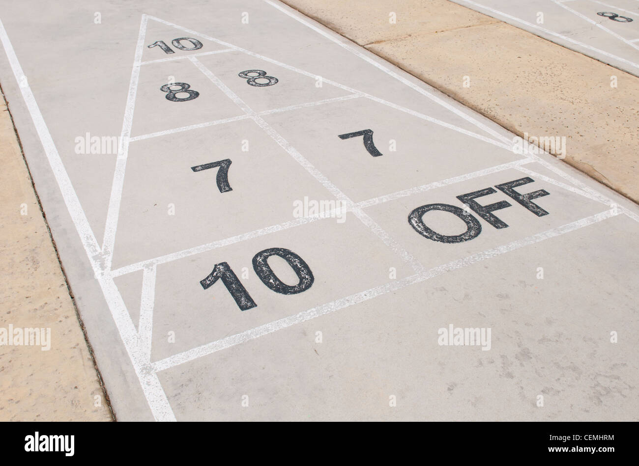 Shuffleboard hi-res stock photography and images - Alamy