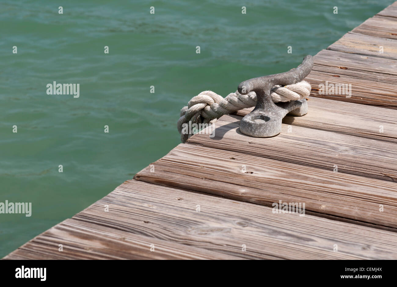 Pier cleat hi-res stock photography and images - Alamy