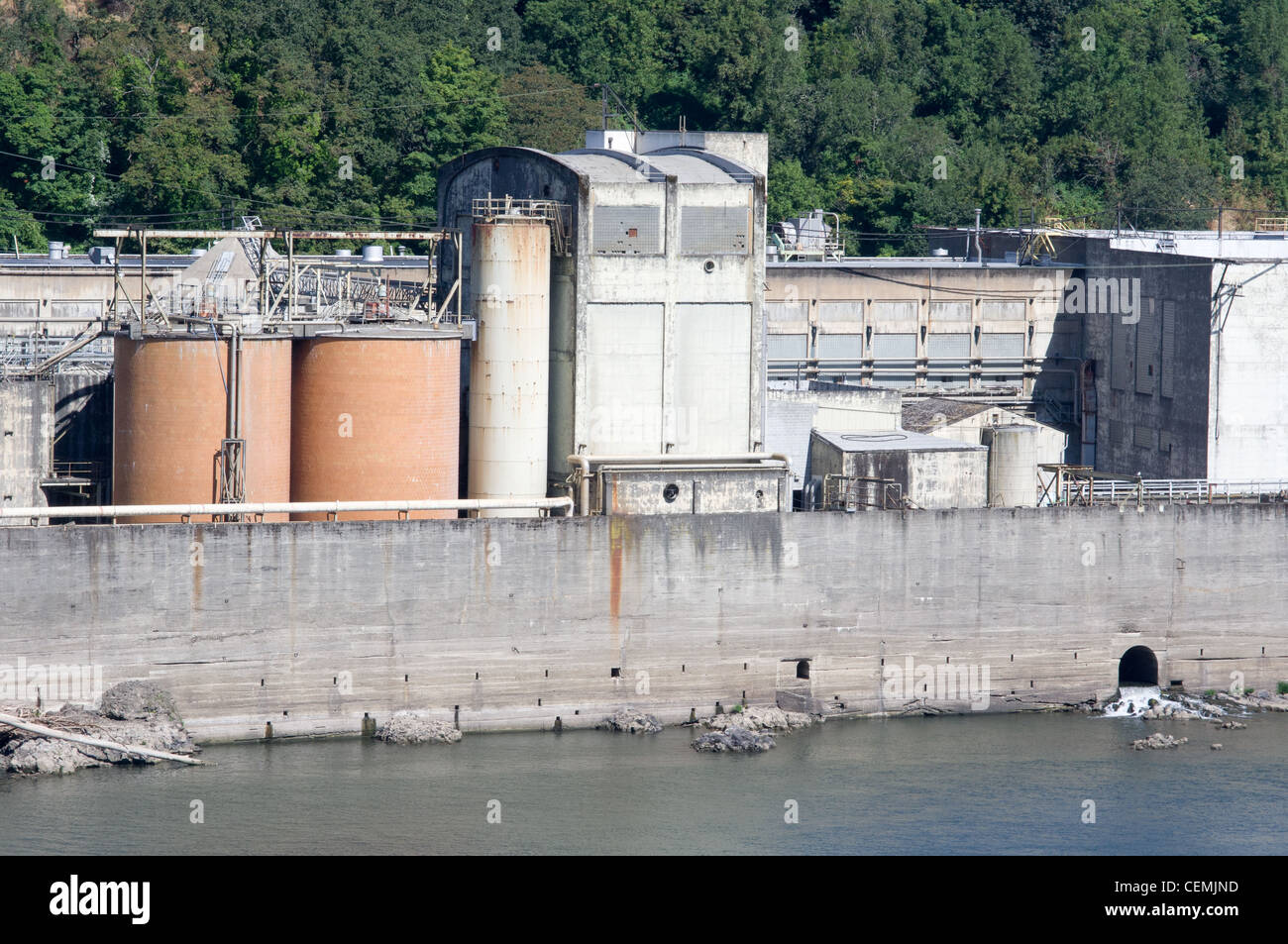 River factory pollute hi-res stock photography and images - Alamy
