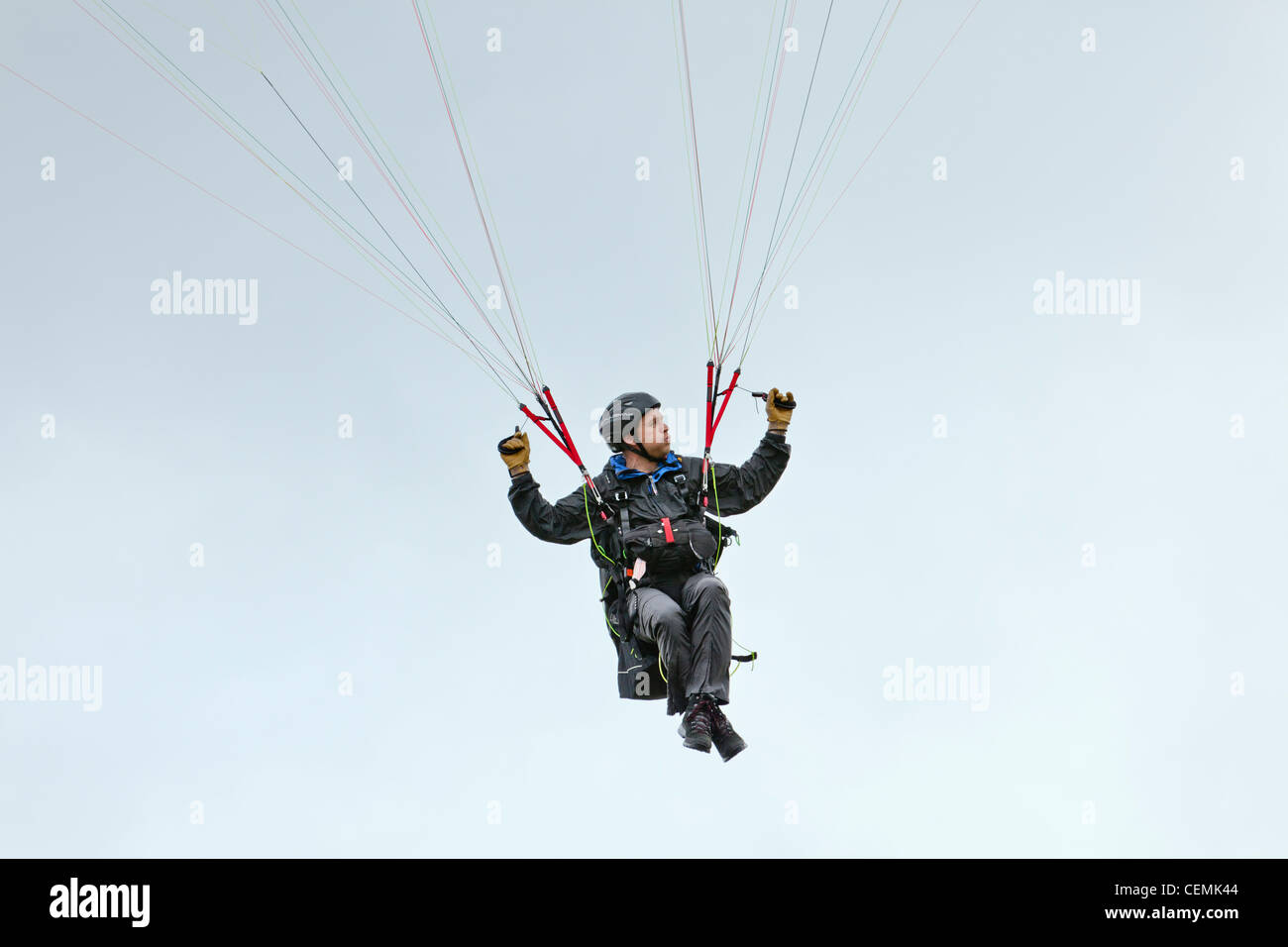 paragliding para gliding parachute in the sky floating effortlessly ...