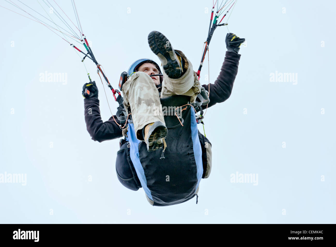 paragliding para gliding parachute in the sky floating effortlessly ...