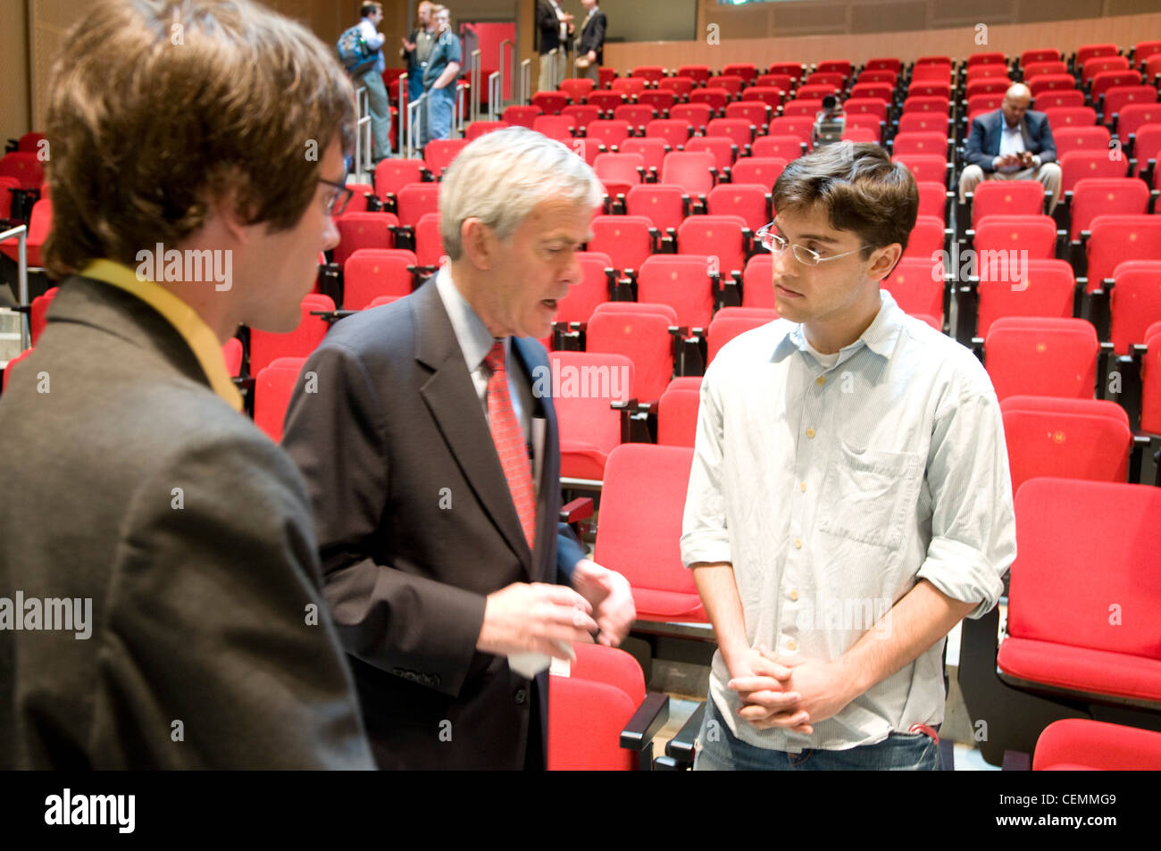 US Senator Jeff Bingaman, MIT president Susan Hockfield, Noah Jessop ...